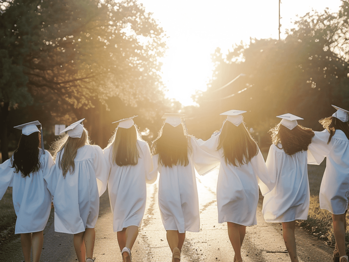 50 Genius Graduation Gifts For High School Girls (2024)