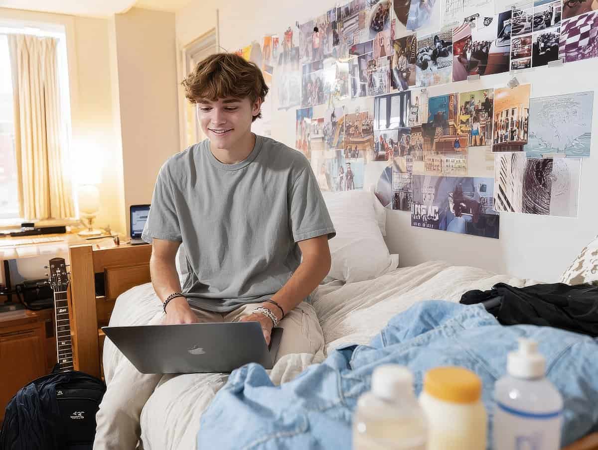 The Ultimate Parents Guide For Dorm Room Essentials 2025